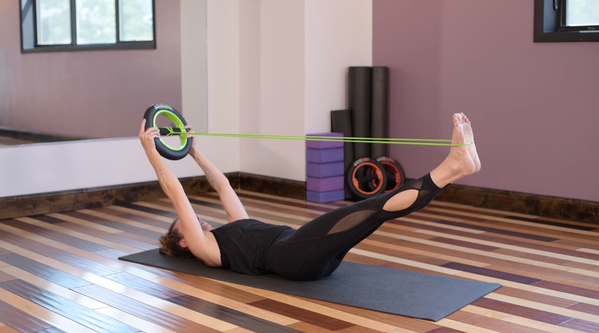 Hundred – Leg Extension Flexion with Band – AXIO Centripetal Training