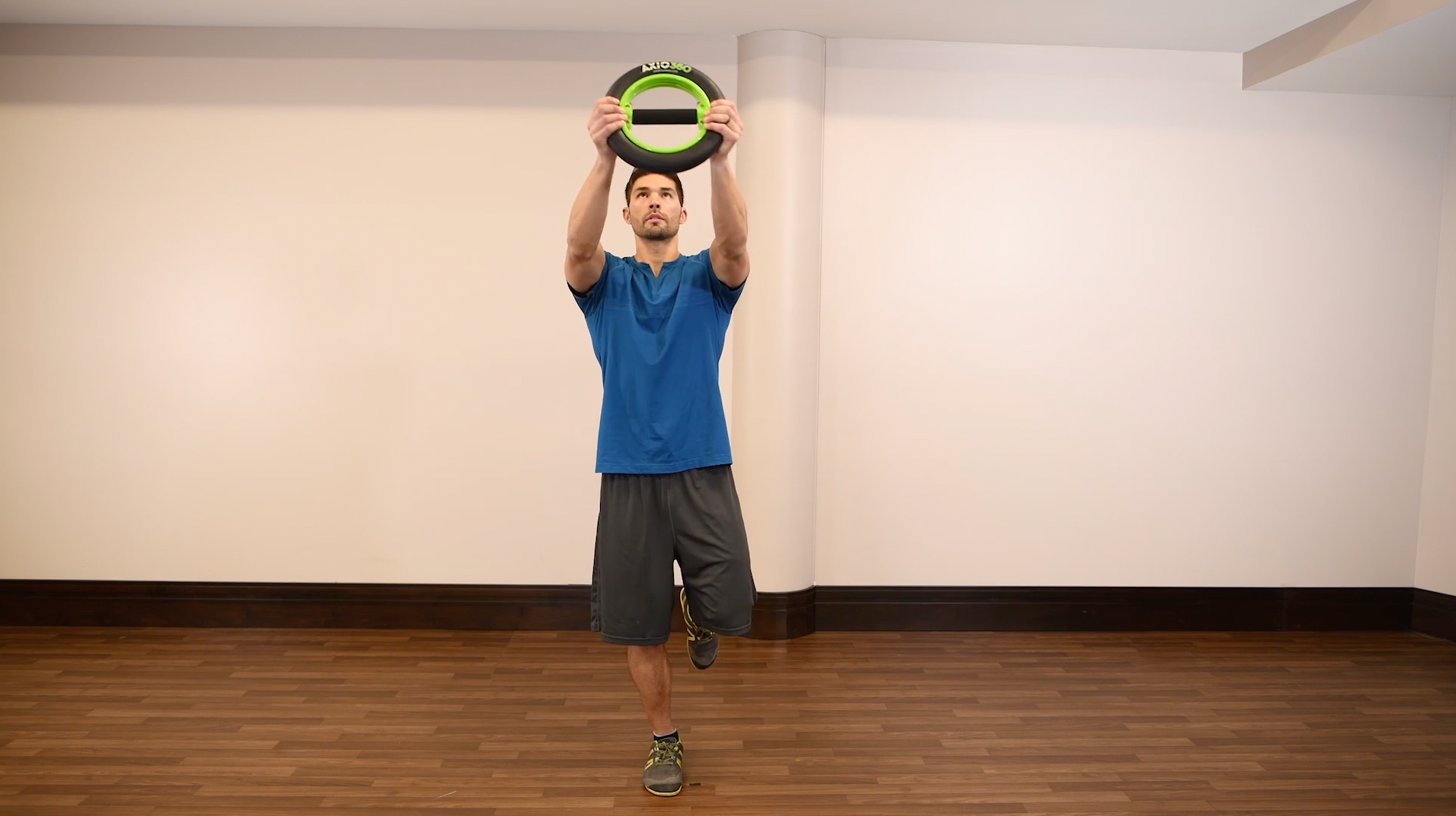 Single Leg Squat Front Raise – AXIO Centripetal Training
