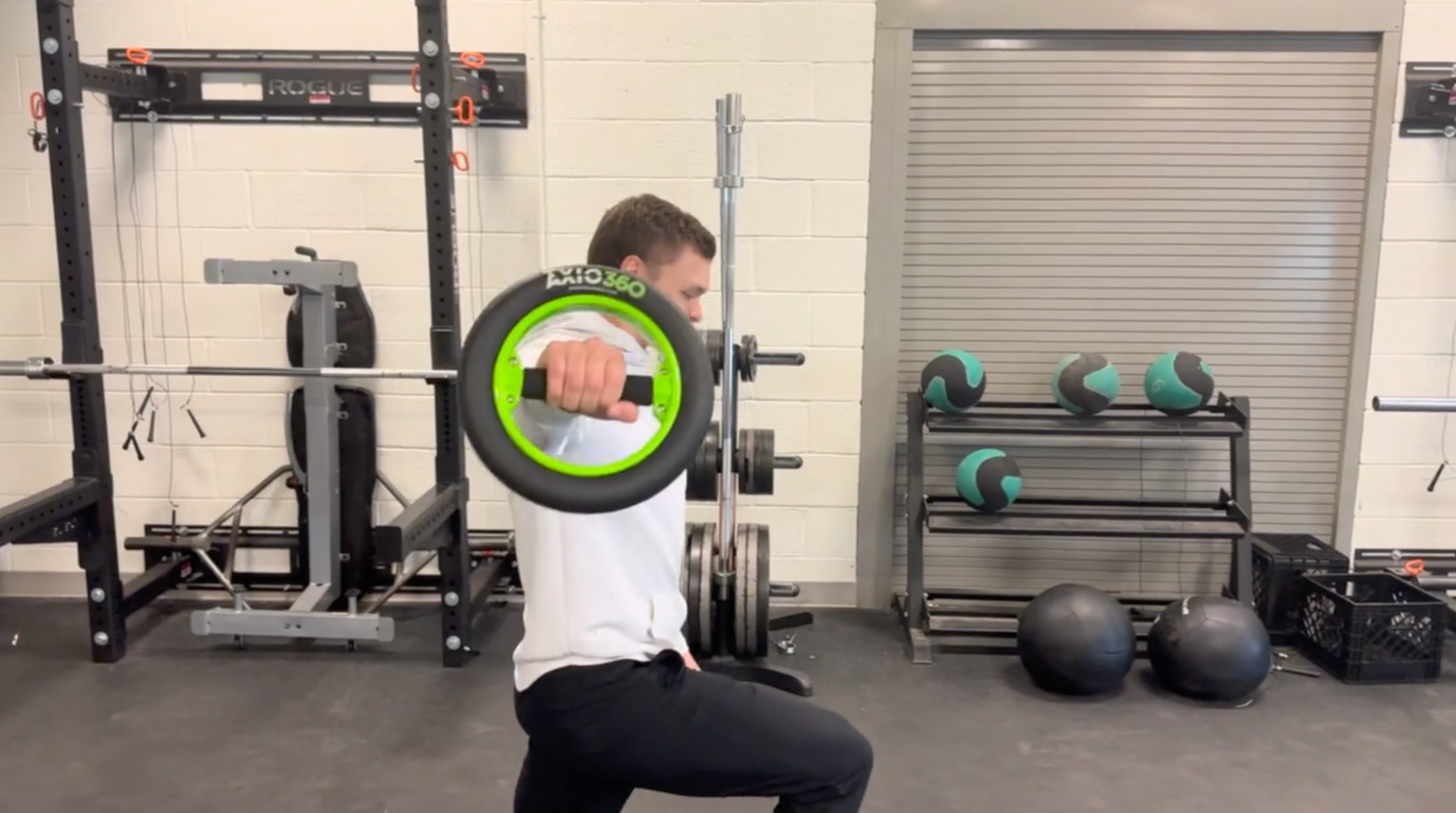 AXIO Walking Lunges – AXIO Centripetal Training