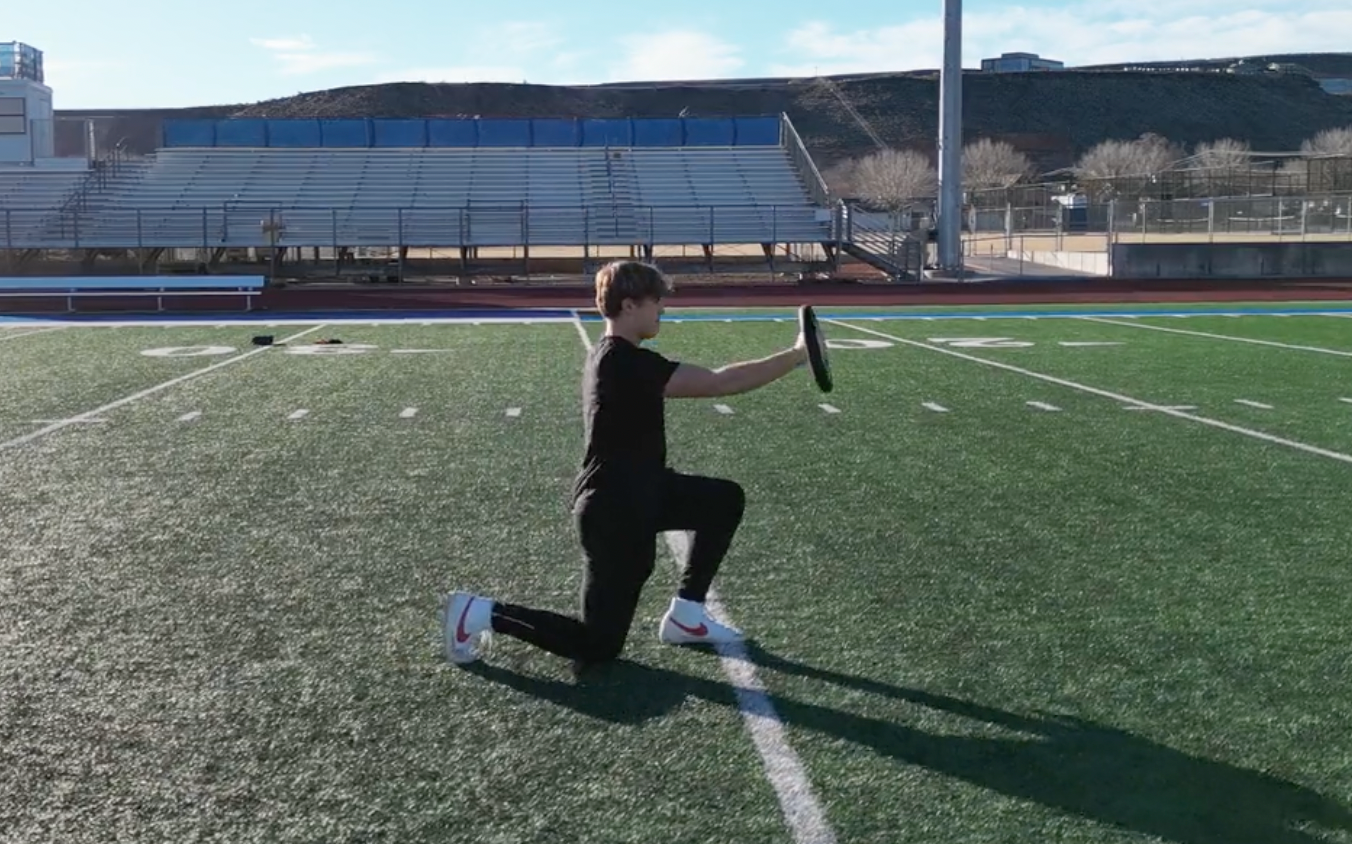 AXIO 1 Arm Walking Lunges – AXIO Centripetal Training